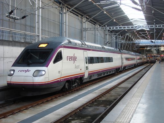 Viajando en tren: Conocer los trenes. Servicios ferroviarios Renfe (II)