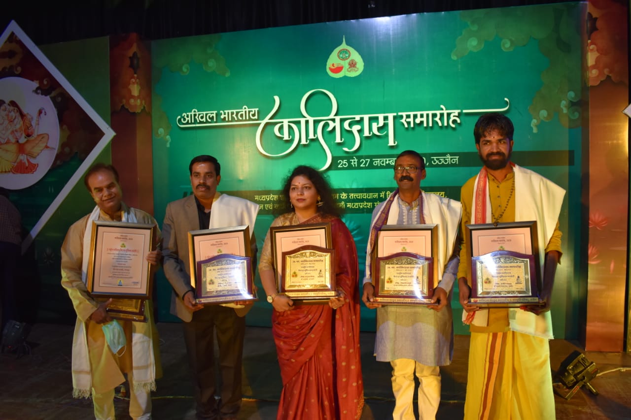 डॉ कनु प्रिया की कलाकृति 'ऋतुसम्हारचित्रम' को कालिदास सम्मान मिला ...