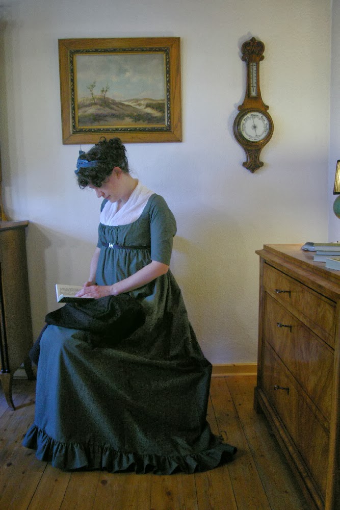 Kleidung um 1800: 1799 Lethière's Girl with Portfolio Ensemble