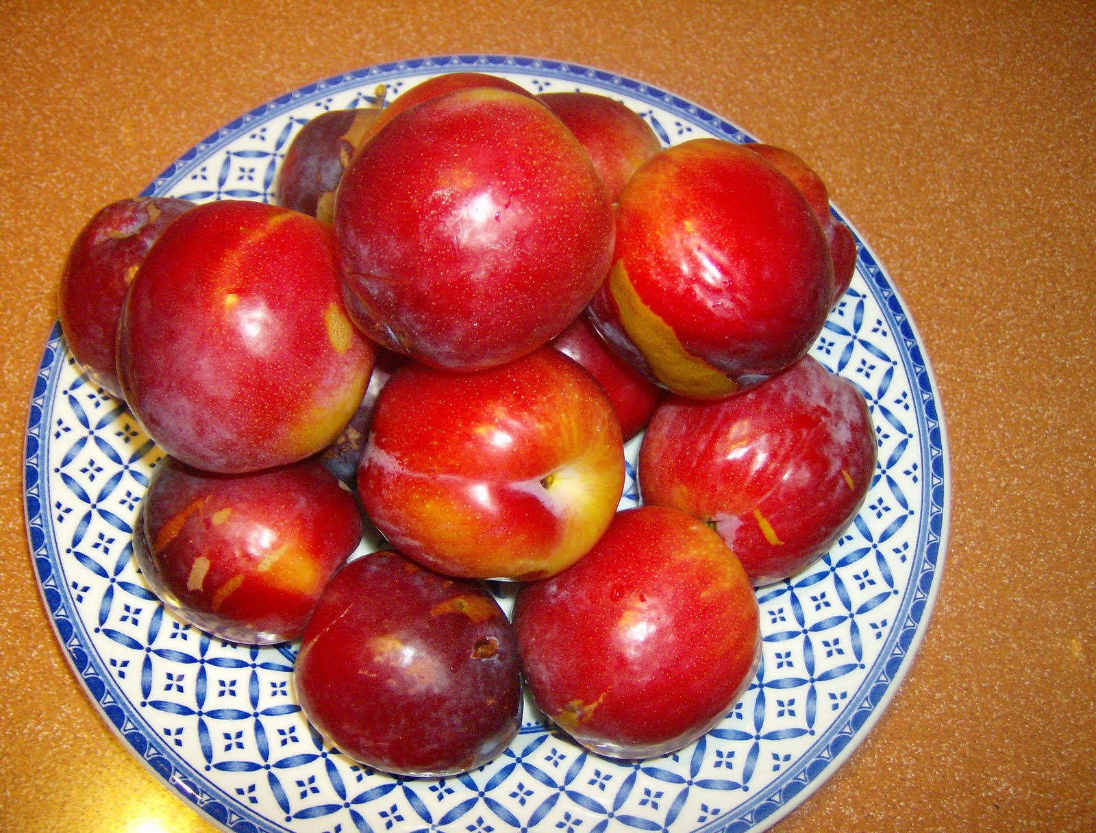 El huerto del Lopez: LA CIRUELA ROJA, OTRA FRUTA MAS.