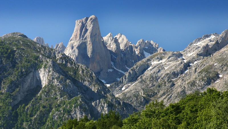 Naranjo de Bulnes, Spain (with Map & Photos)