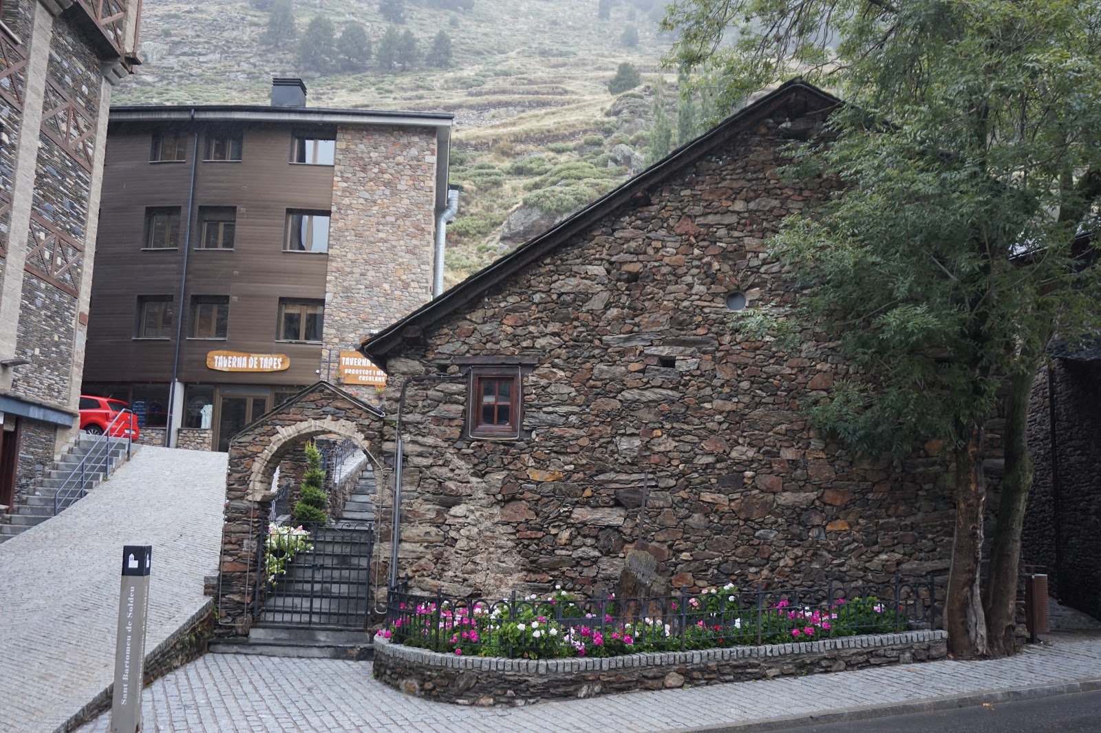 PIEDRAS, PIEDRECITAS Y PEDRAZAS: Sant Bartomeu de Soldeu "Soldeu ...