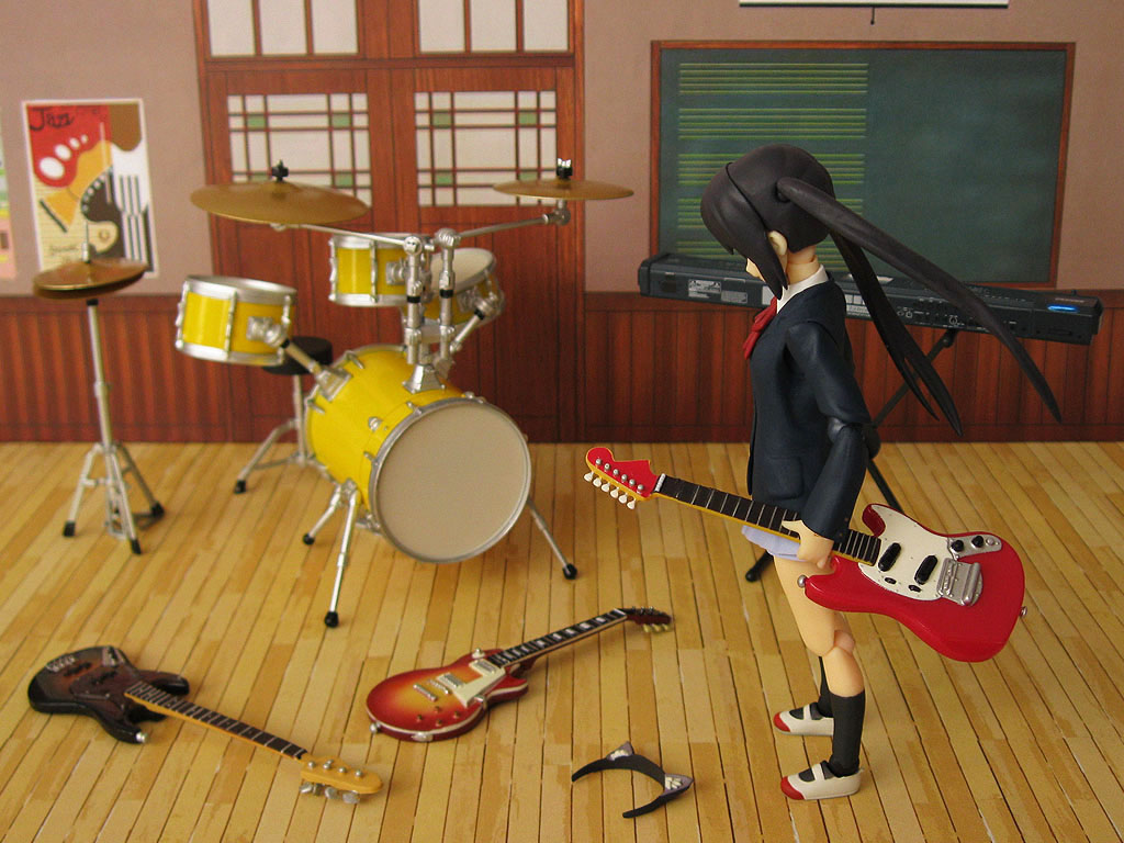 world of klaymore: figma Azusa Nakano aka Azunyan