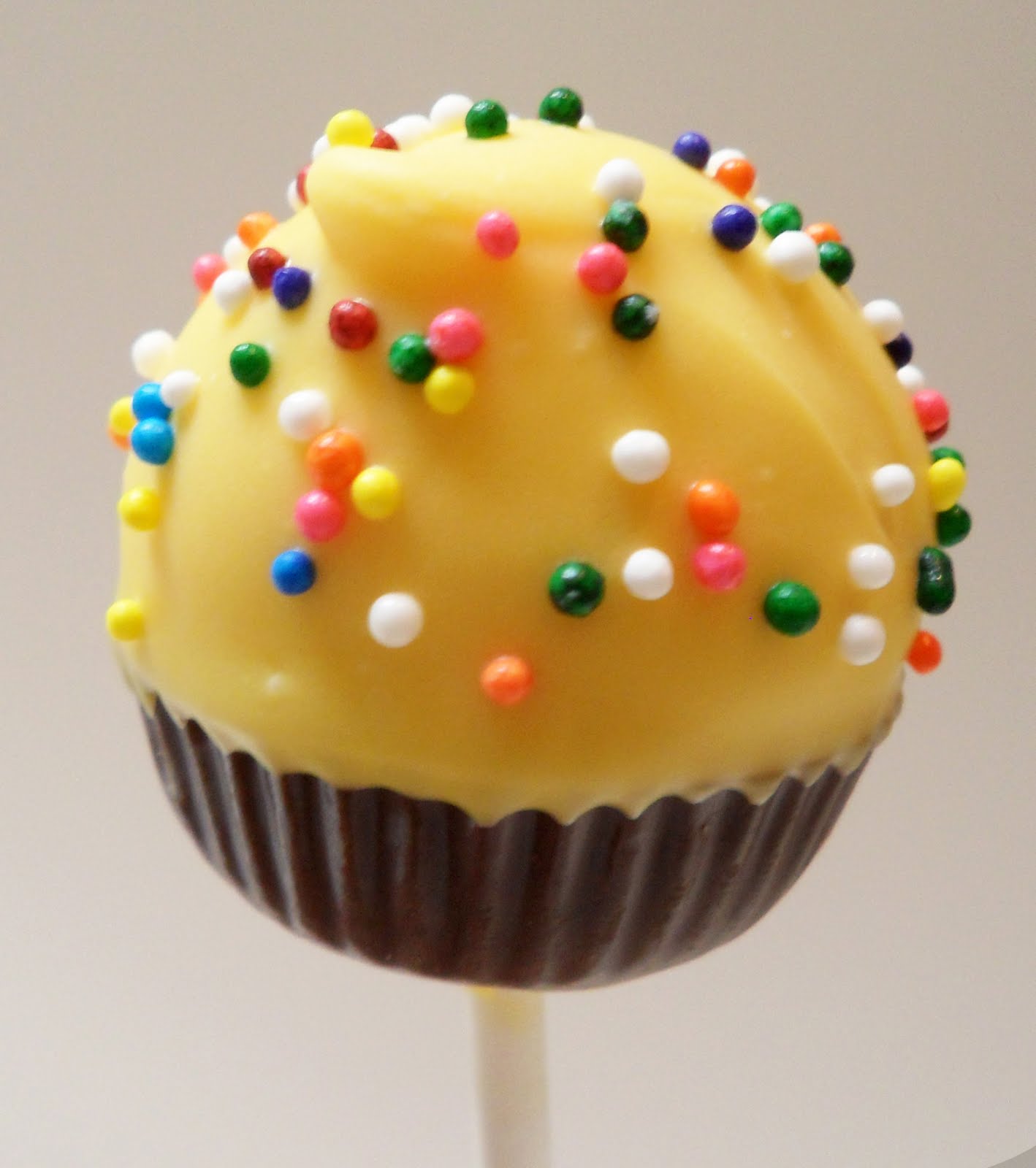 Cake Pop Fusion: Mini Milk Bottles!