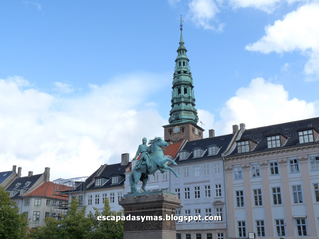 Escapadas y más: Islote Slotsholmen: Christiansborg, Iglesia Holmens ...