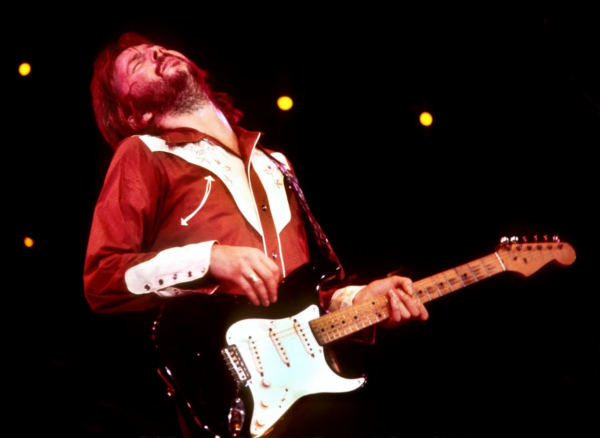 20 Amazing Photographs of Eric Clapton on the Stage in the 1970s and ...