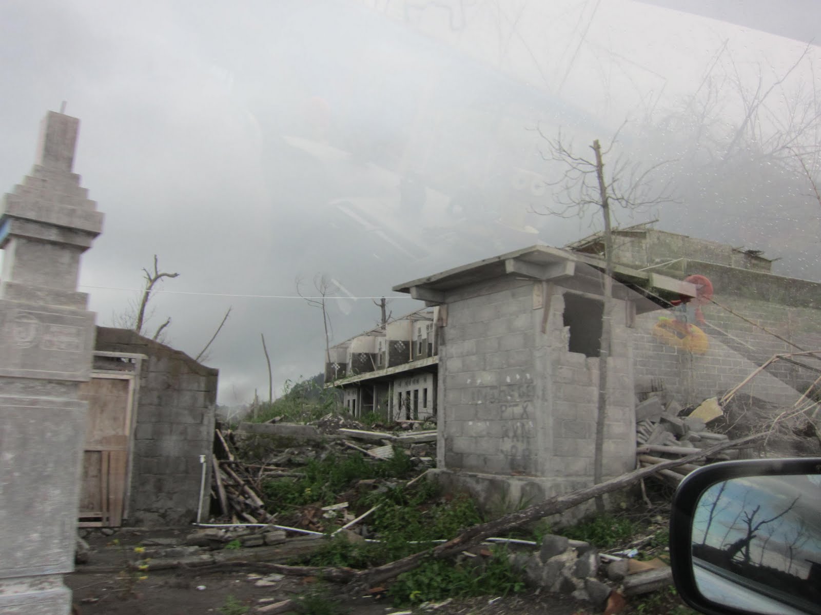 travel.pszenkhim: Aftermath of Mount Merapi eruption (Day 1 )