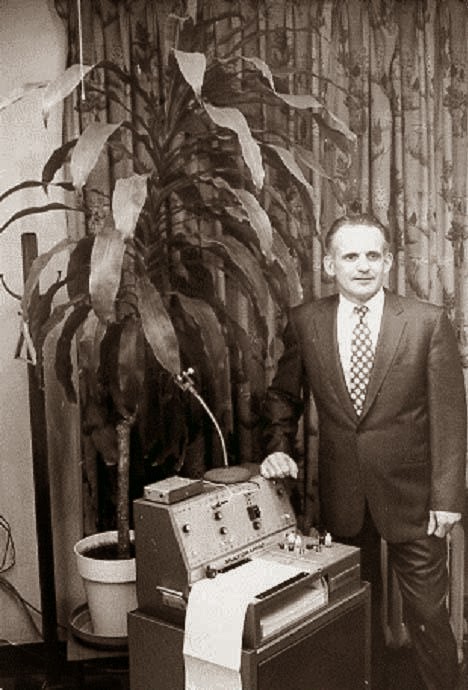 吾家花園: 《源場》第一章的「貝克斯特效應」（ Backster effect