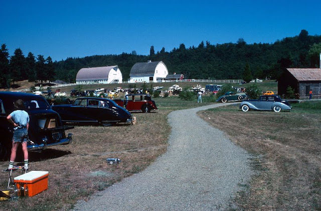 41 Beautiful Photos That Capture Classic Automobiles From the British ...