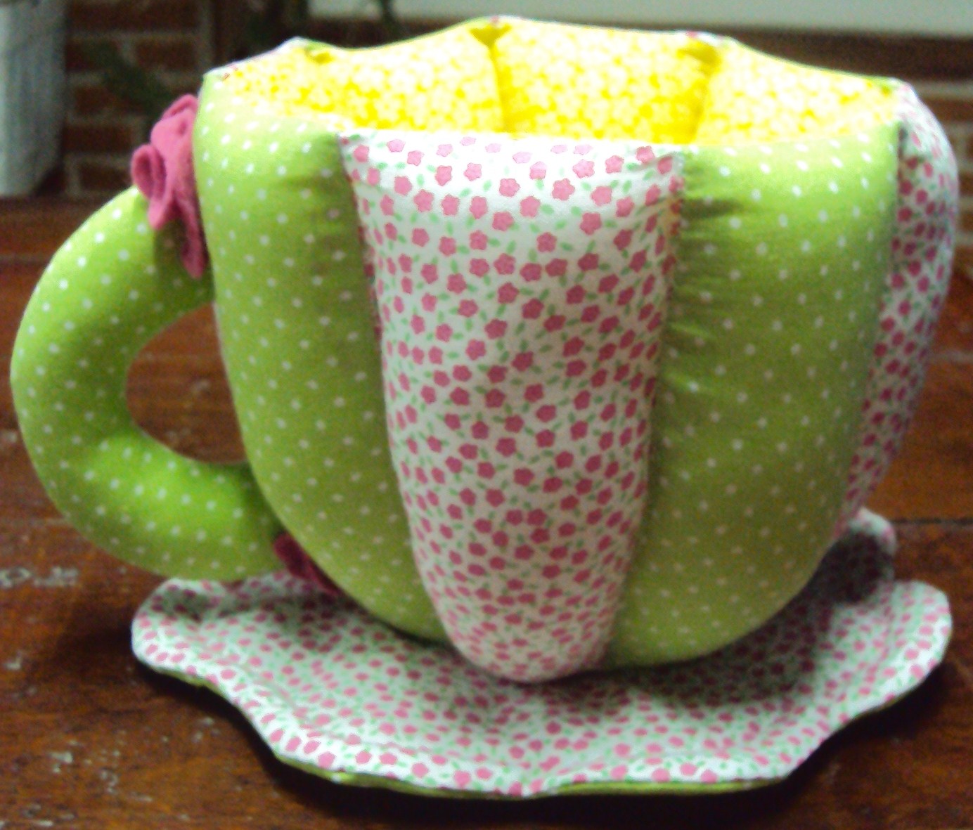 Ateliê Coisinhas da Tita Carinho na Palma das Mãos...: Xícara Patchwork