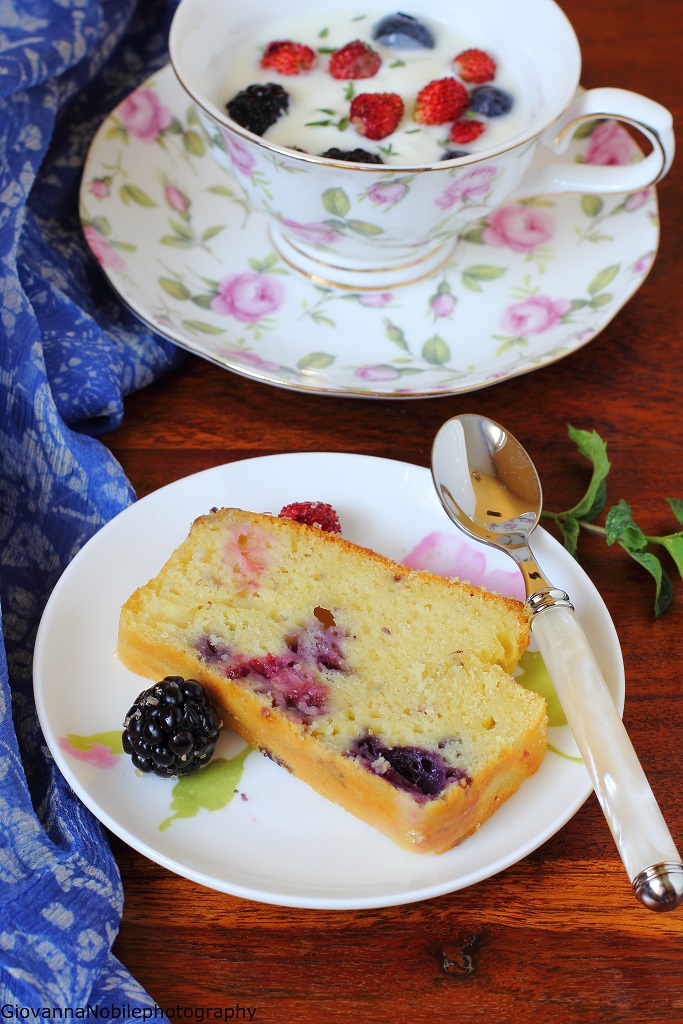 Cake ai frutti di bosco con crema allo yogurt, frutti di bosco ...