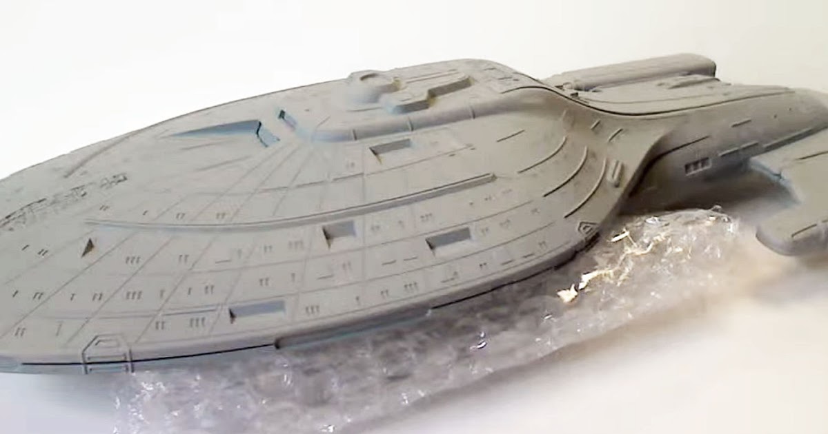 The Trek Collective: Round 2 Models reveal brand new USS Voyager model ...