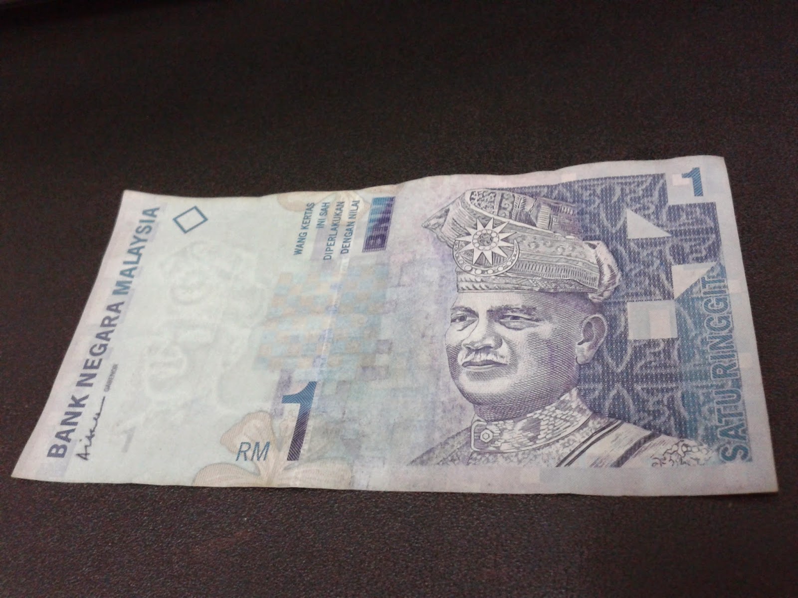 Badai Mencak Kelambit Biru: Seringgit Sign Aishah tepi AAH , dgn No ...