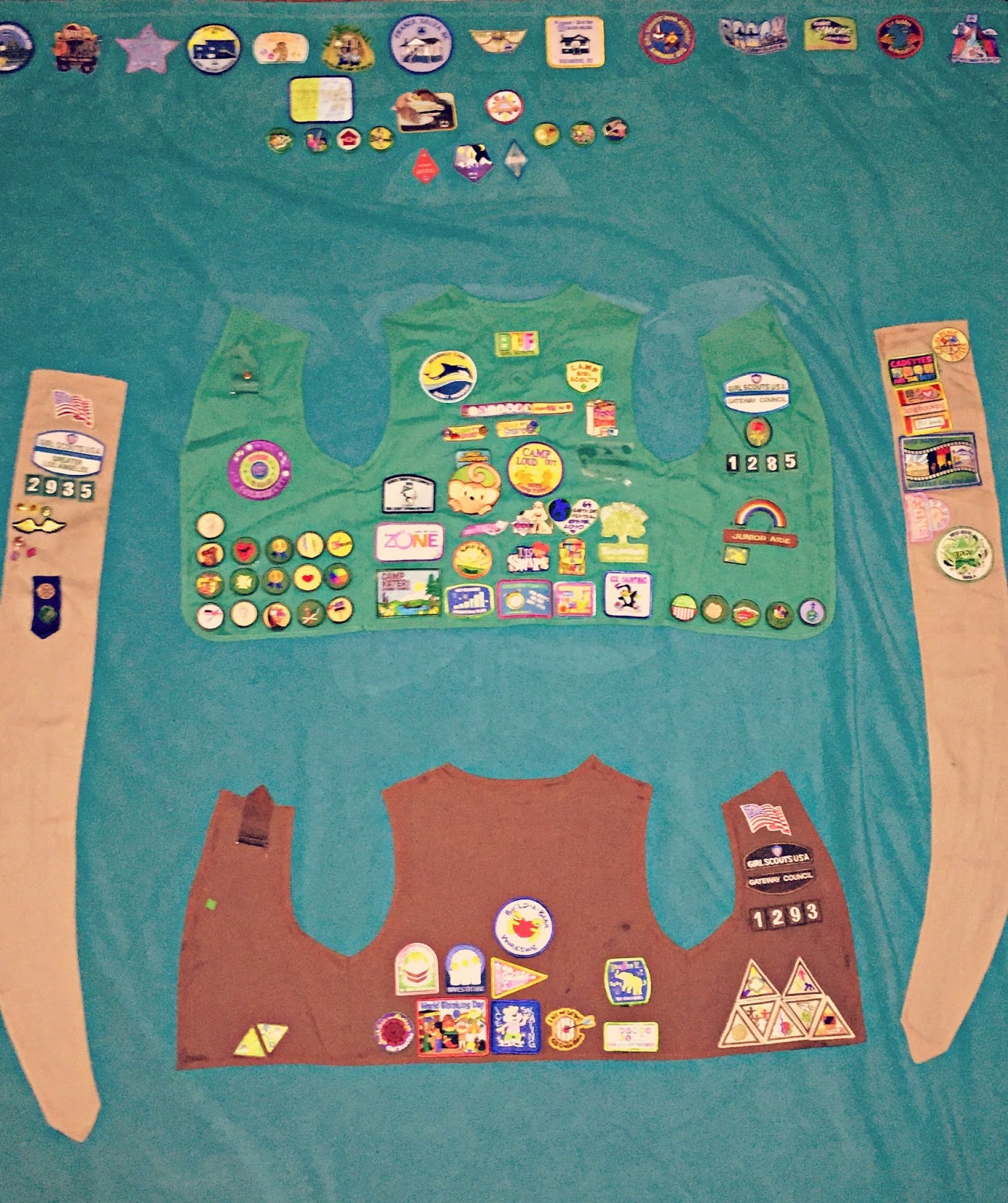 Diary of an Urban Housewife: How to make a Girl Guide/Girl Scout Blanket