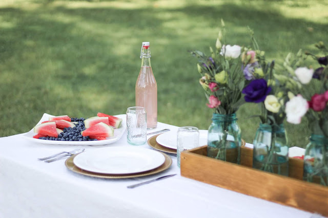 STYLED SUMMER PICNIC TABLESCAPE + ESSENTIALS | A Classy Fashionista