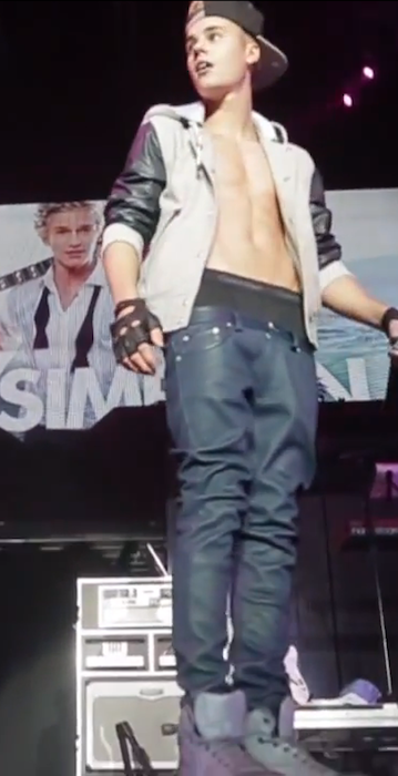 Celeb Saggers: Justin Bieber Sagging Calvin Kleins Below Ass