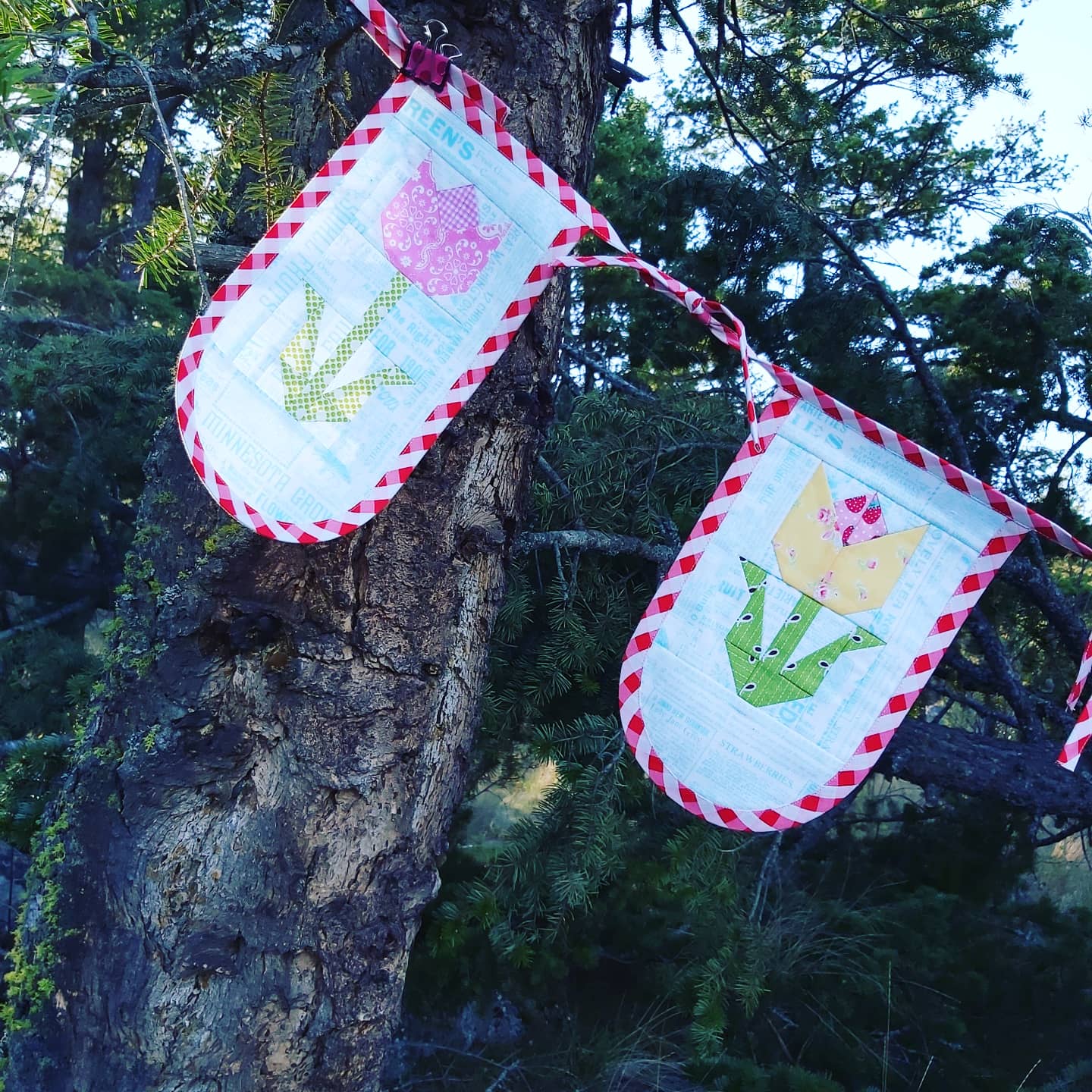 Sew Me Something Good: Tiny Terrific Tulips Spring Bunting
