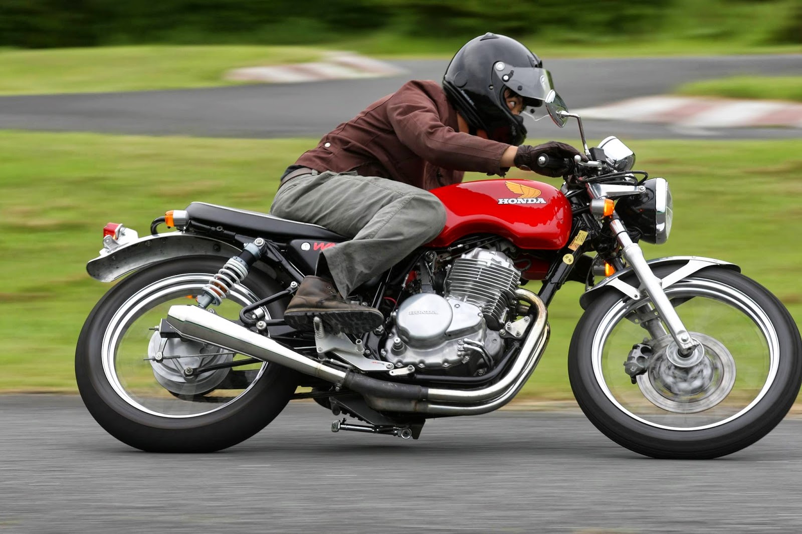 CB 400SS - RocketGarage - Cafe Racer Magazine