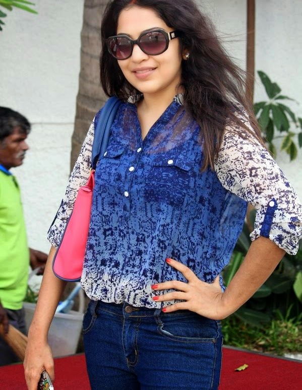 Vijay TV Anchor Ramya Spicy Navel Stills - Cinema Campus