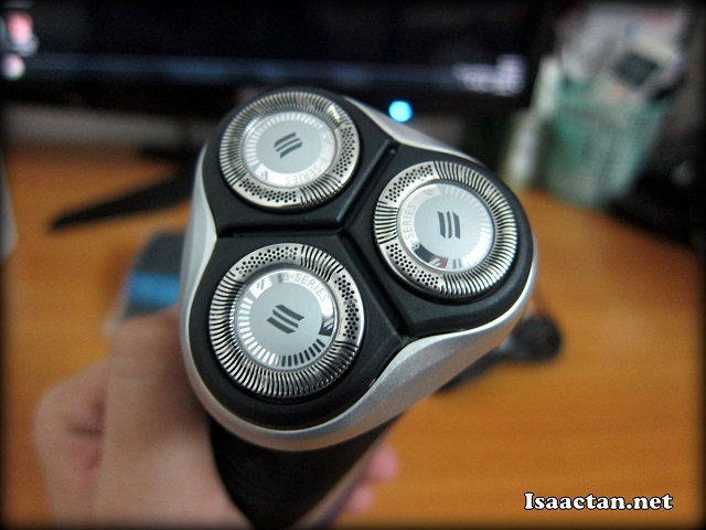 Isaactan.net: Philips Aquatouch AT890: Shaver For The Modern Men? # ...