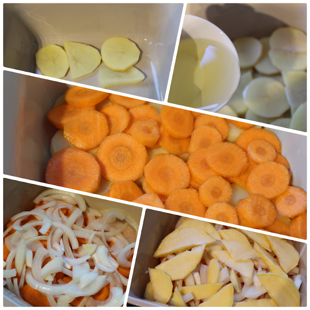 Pierwszą warstwę stanowią ziemniaki, (które polewam 3 łyżkamioleju ...