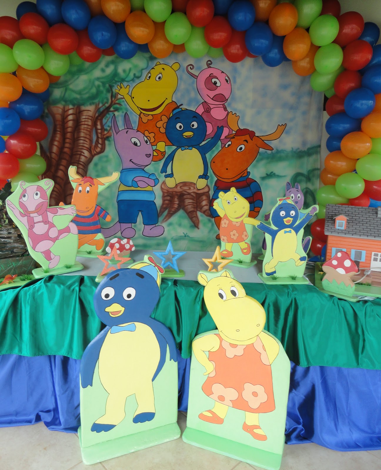 Lucia Festas: Backyardigans