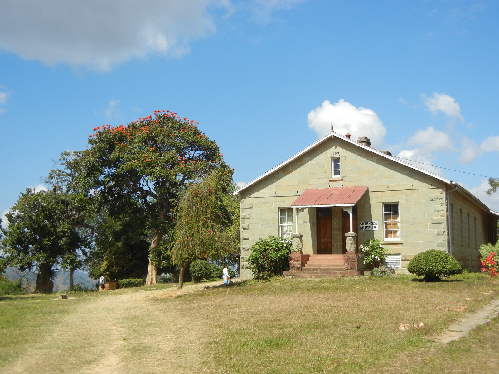 Leo in Malawi: Livingstonia - Buildings