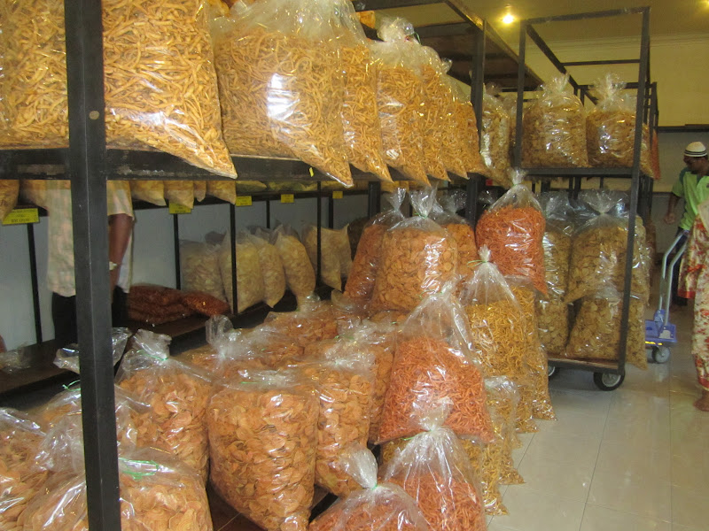 lovely: Fazz Enterprise pengeluar kerepek terkenal di Banting.