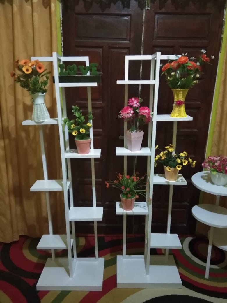 Memilih rak bunga yang sesuai untuk dekorasi