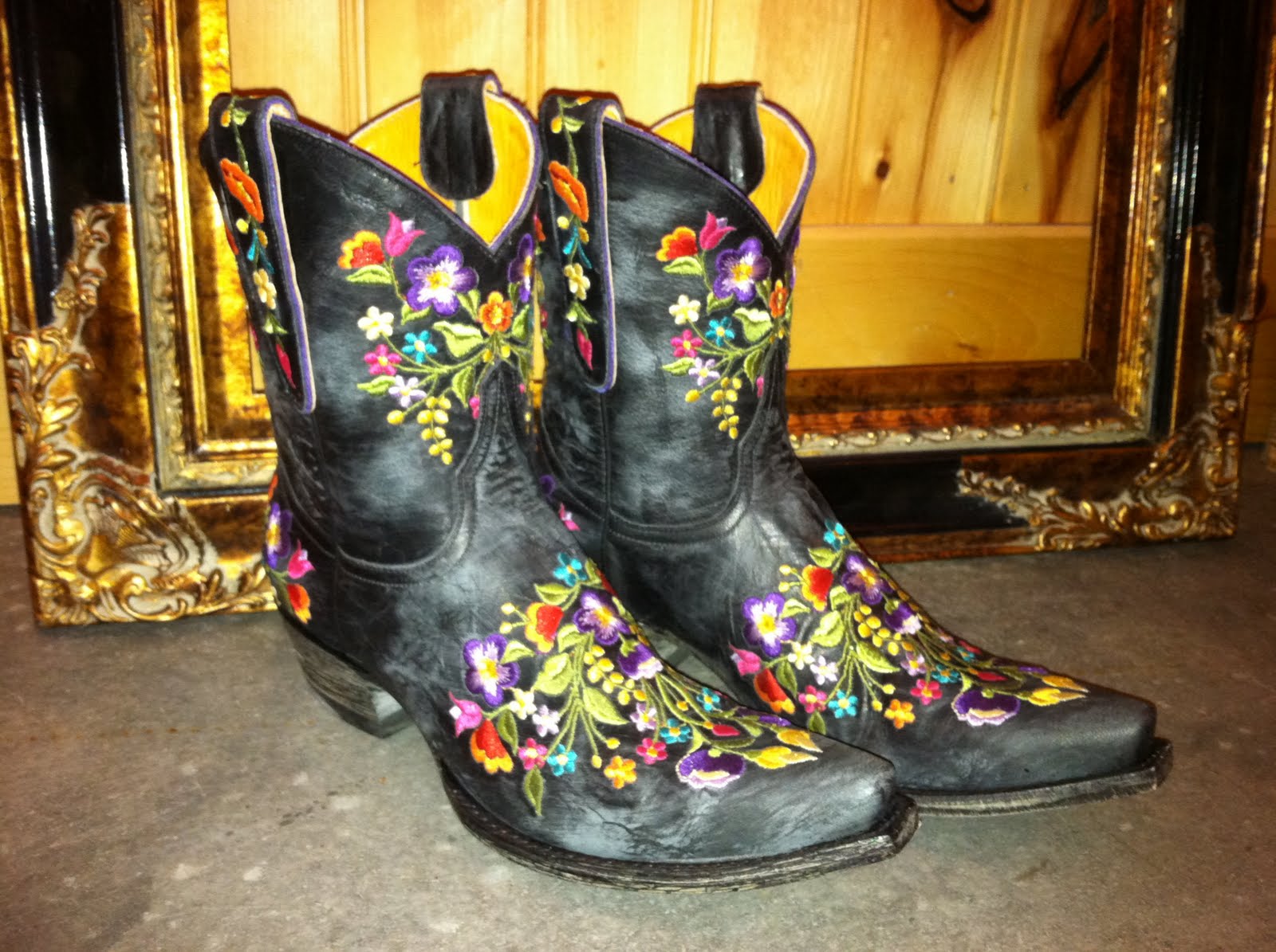 Country Roots, City Style: Old Gringo Sora Black Cowgirl Boots