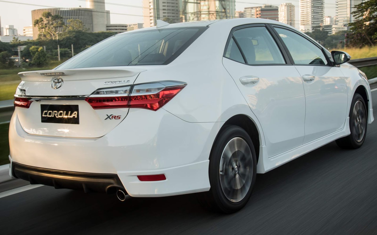 Corolla XRS 2018 - design esportivo para atrair os jovens | CAR.BLOG.BR