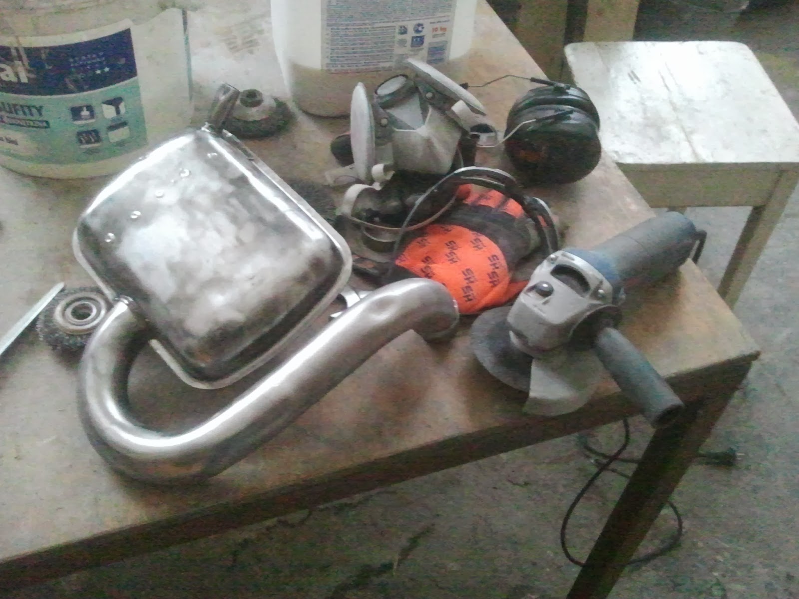 Vespa PX 125 E Restoration: Cleaning up rust