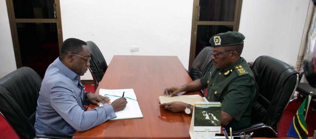 KATIBU MKUU WA WIZARA YA MALIASILI NA UTALII ATEMBELEA OFISI YA TAWA ~ WAZO HURU