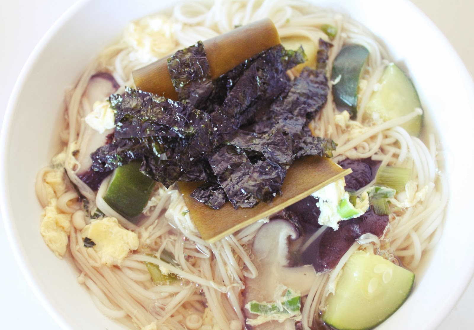 potatopudding: Tuesday Tasties: Janchi Guksu (잔치국수)
