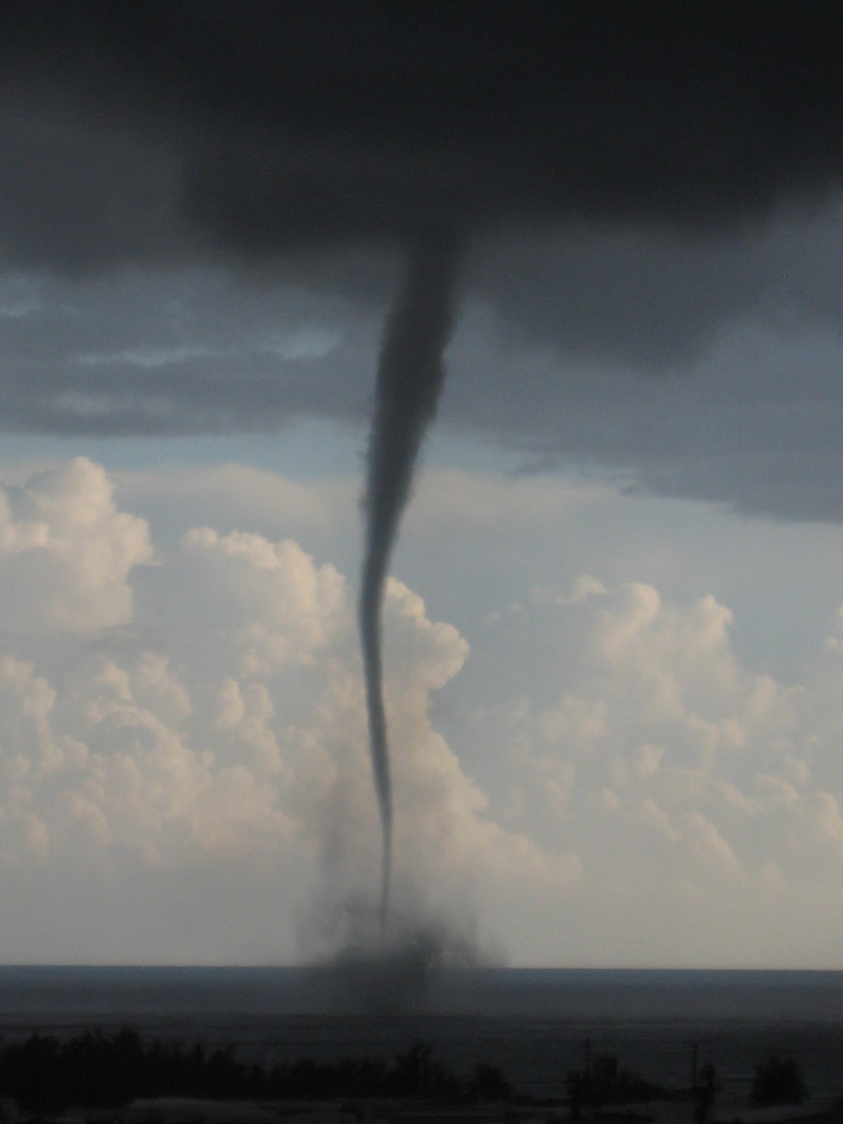 My Life in Hawaii: Waterspouts (tornadoes over water)