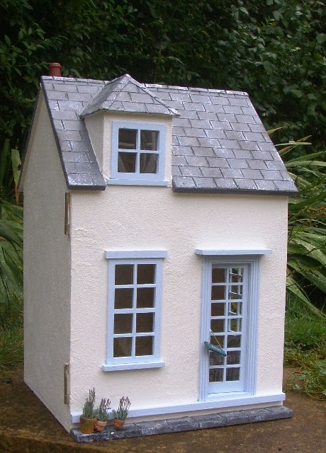 Julie's dolls house blog: 1/12th Scale 'October Cottage'