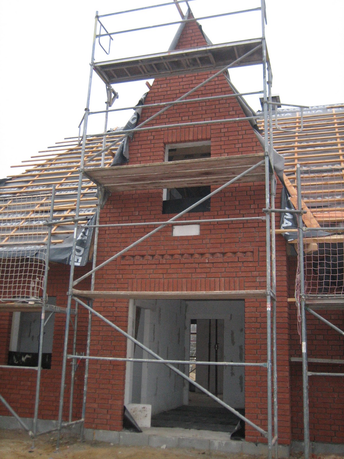 ECO SystemHaus in Gehrden: Verblendung = fertig / Dach 3. Teil