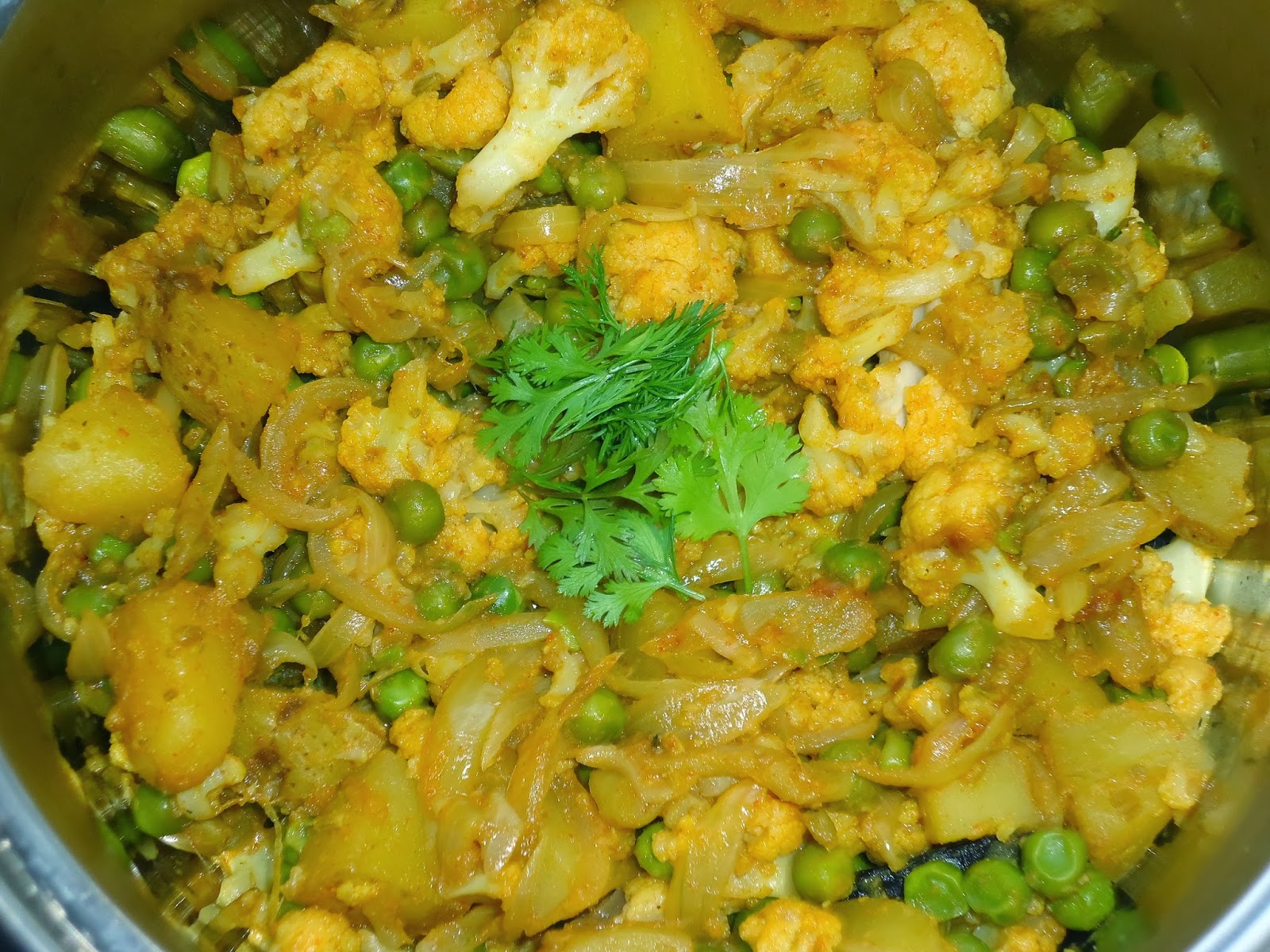 AISHU KITCHEN: Aloo Gobi Mutter