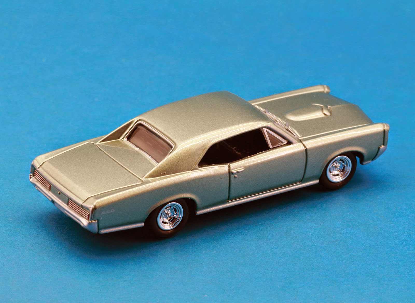 Incredible Mini Garage: Pontiac GTO 1966 Autoworld 1/64
