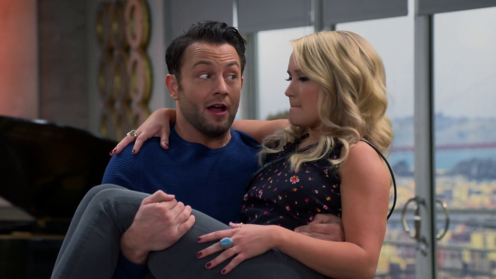 ausCAPS: Jonathan Sadowski shirtless in Young & Hungry 5-16 "Young ...