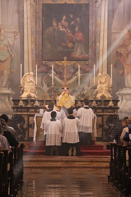 New Liturgical Movement: Fr. Dwight Longenecker on Worship Ad Orientem