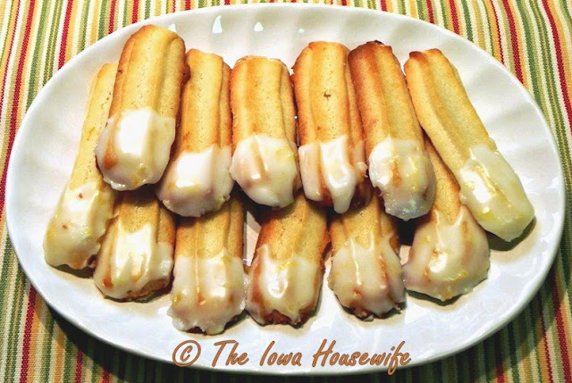 The Iowa Housewife: Lemon Fingers