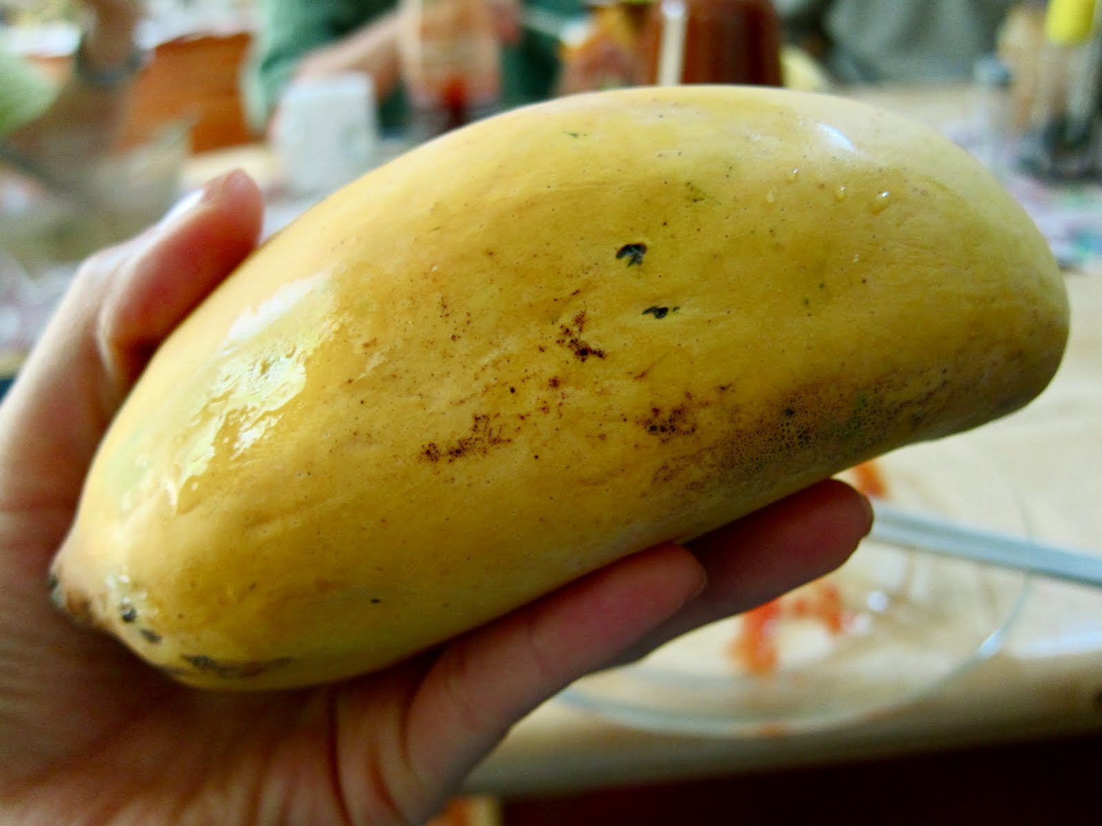 More Amor by Estef: How to: Eat a Mango, Afghan-style