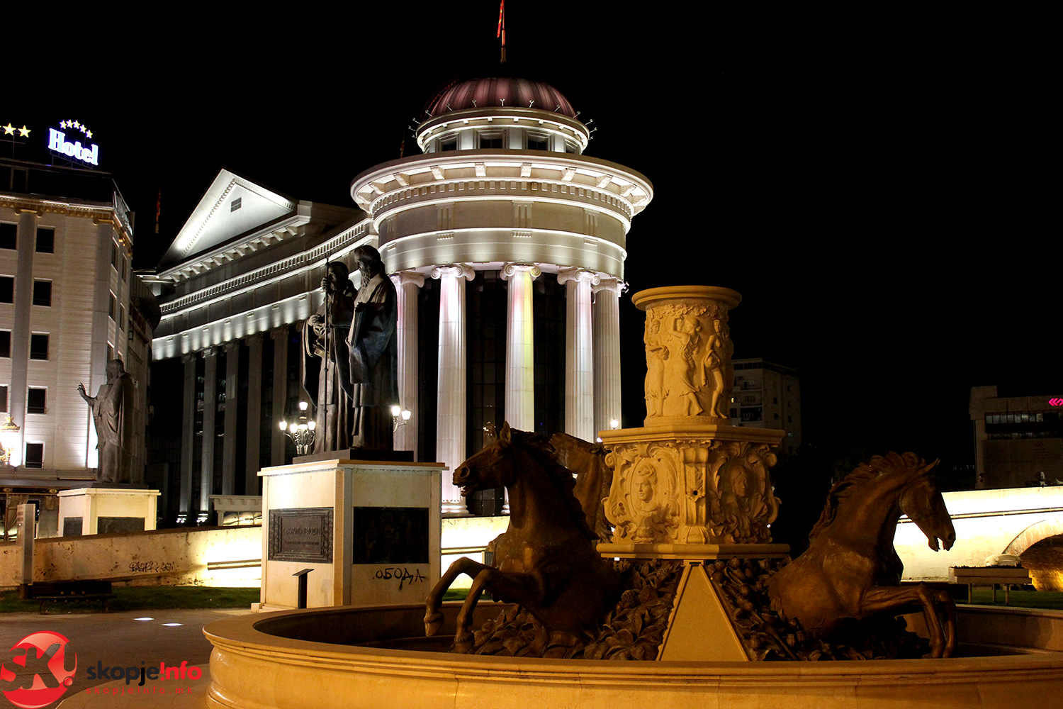 Ohne Kommentar - Hauptplatz Filip II Makedonski in Skopje