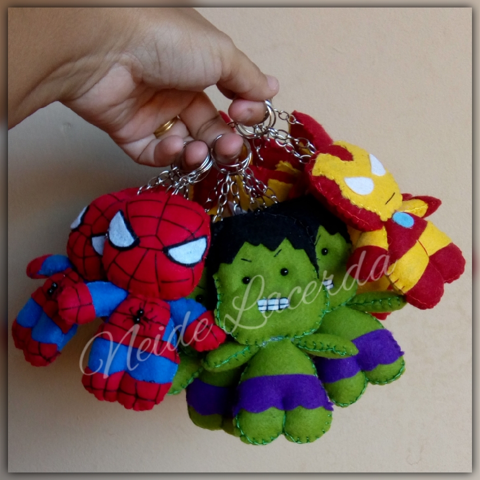Chaveiros Vingadores 💙 Ateliê Fazendo Arte by Neide Lacerda.