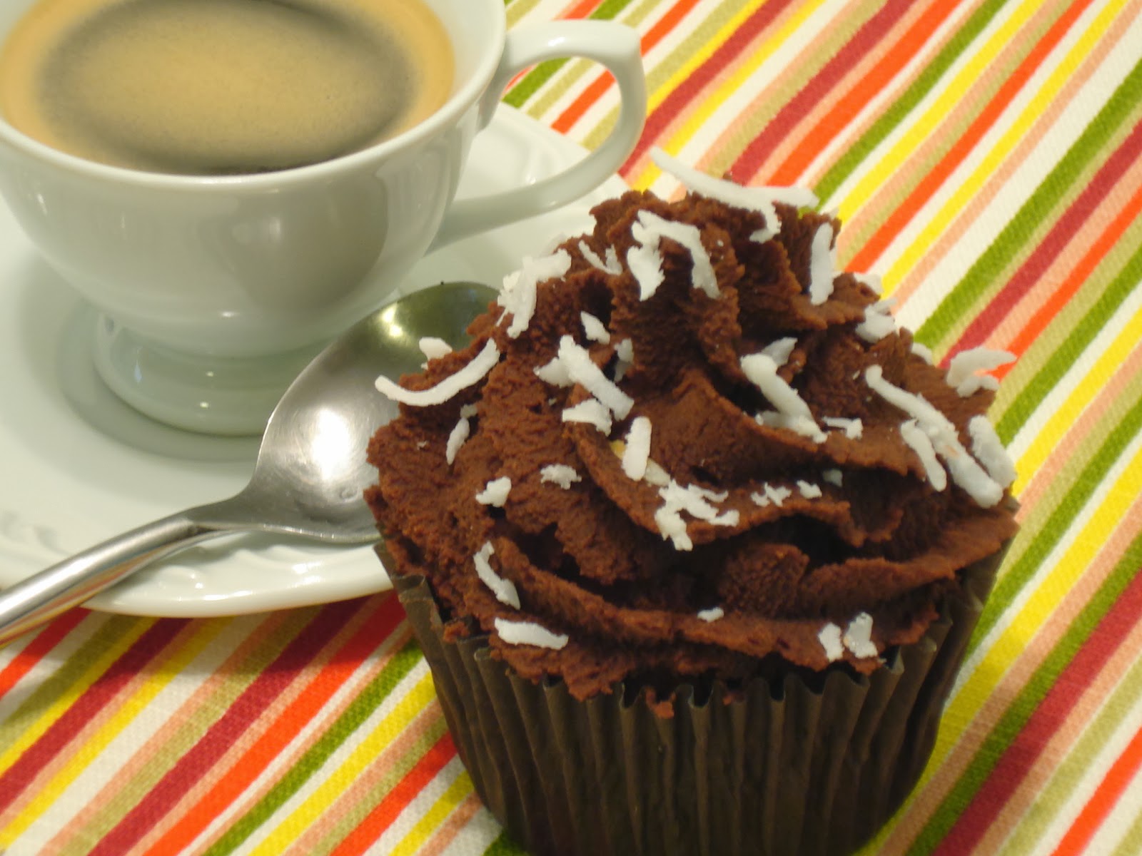 FANÁTICOS POR CHOCOLATE: Cupcake de Chocolate com Côco