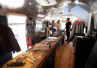 Amazing Clothing Store on Wheels | sawpedia