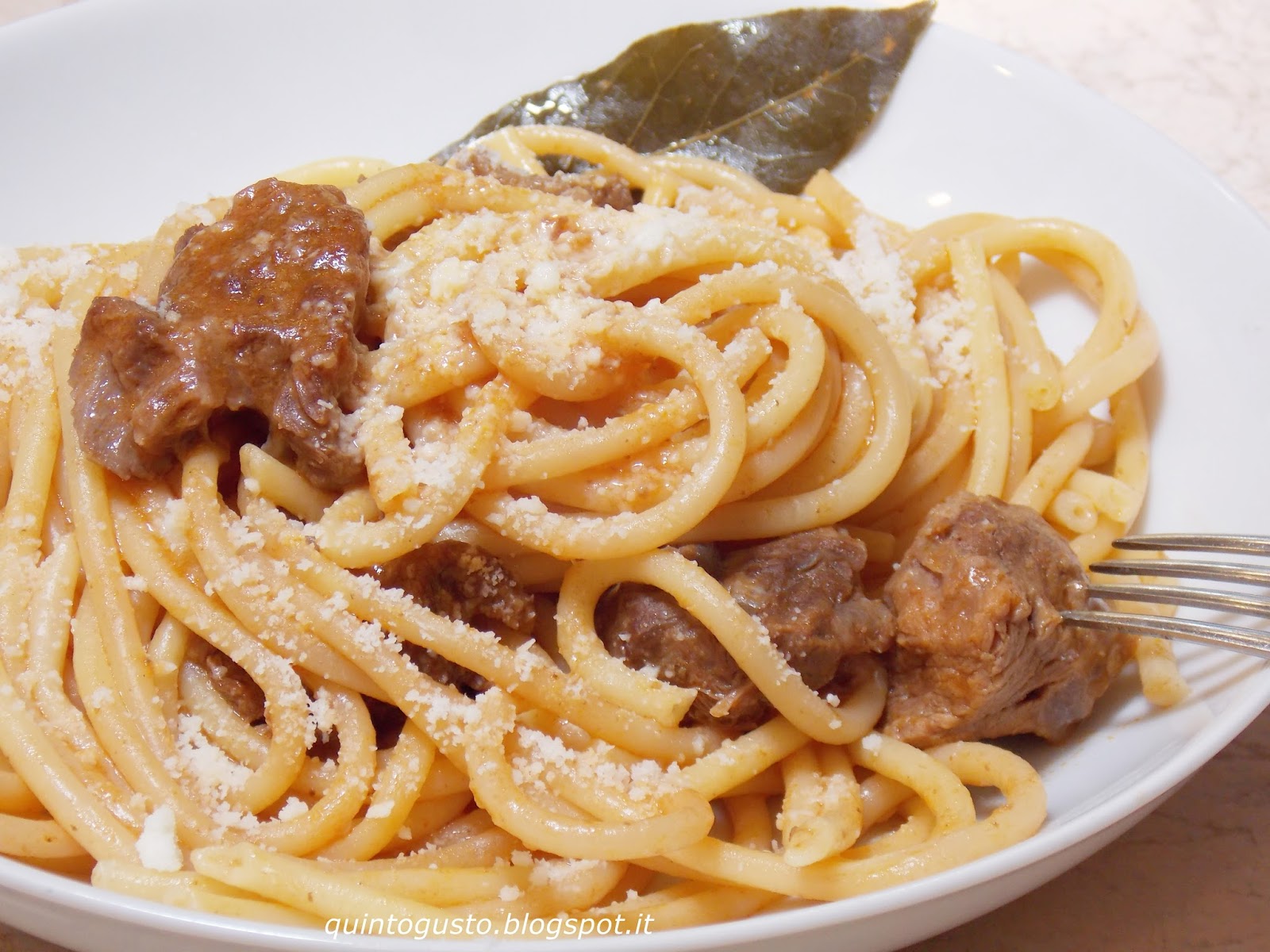 Spezzatino di manzo con pasta | Apriti Sesamo - Cucina greca e non solo