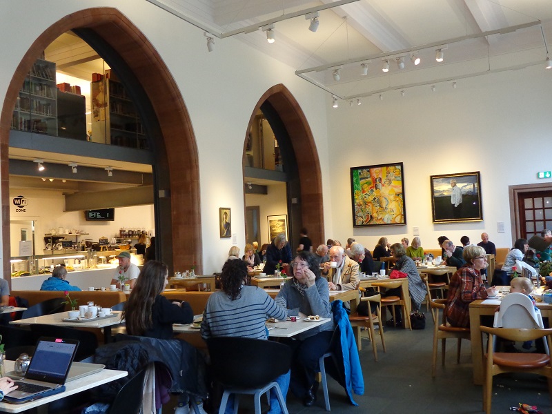 豊富なメニューから選べるサラダランチ～Cafe Portrait in Edinburgh- Miruu