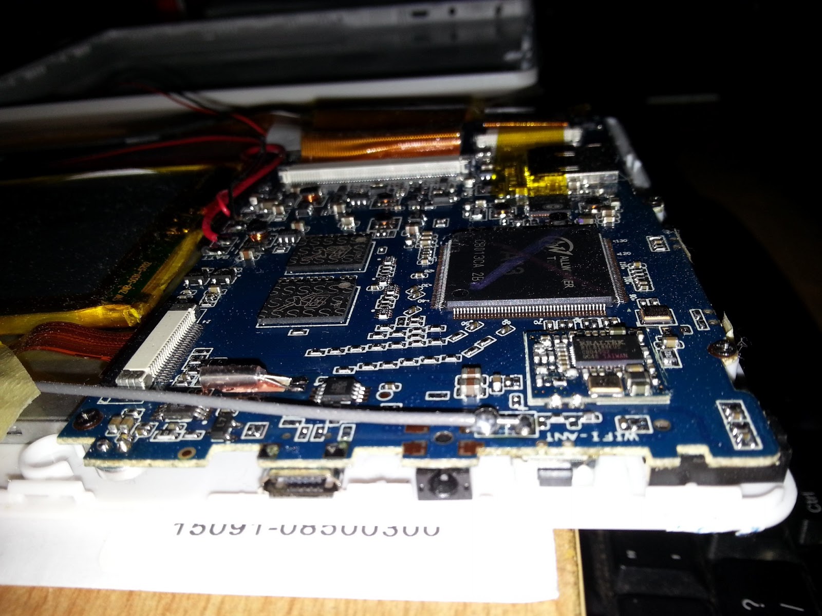 Nut and voltz: Inside Android tablet Q88